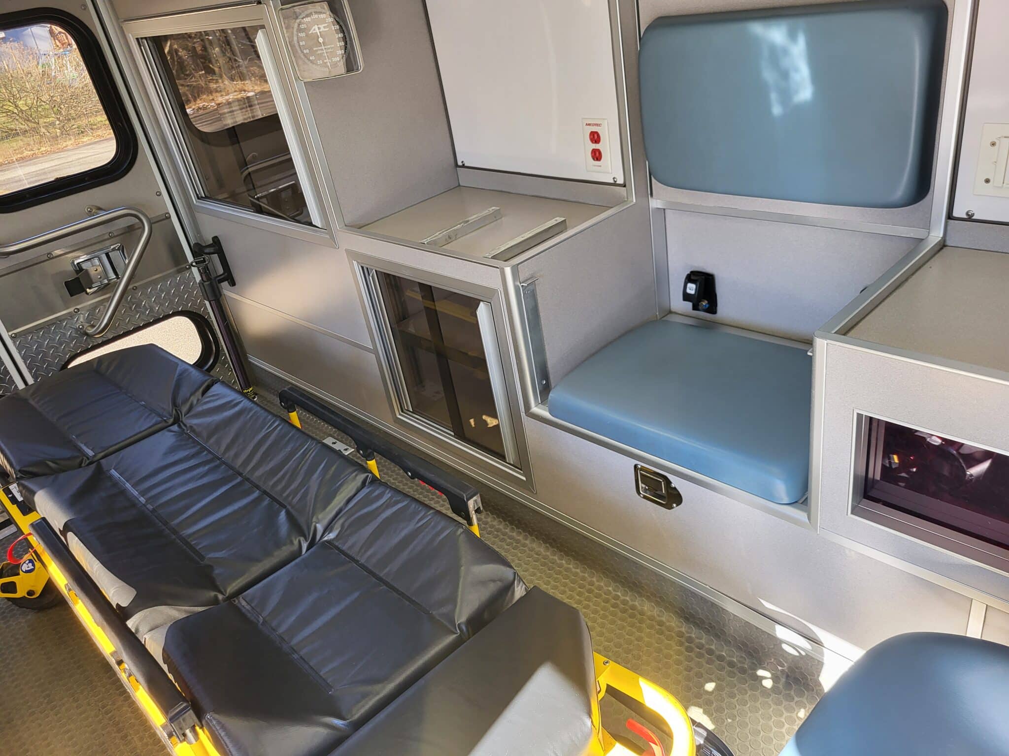 2012 F450 4x4 Med Tech Ambulance With Stryker PowerLOAD And POWER PRO ...